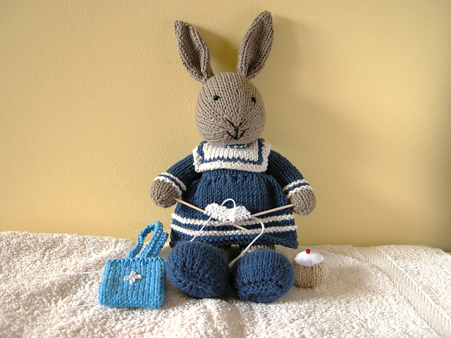 Ravelry: Seaside Bunnies pattern by Debi Birkin