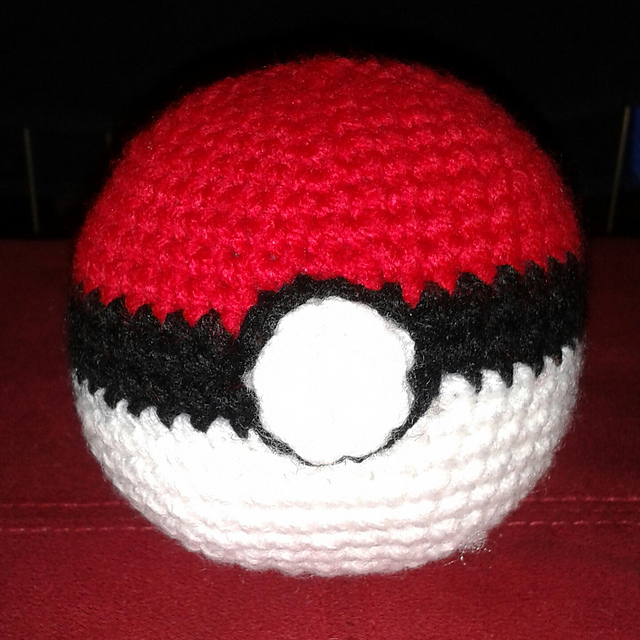 Ravelry: Pokémon Pokéball pattern by Alice Riley