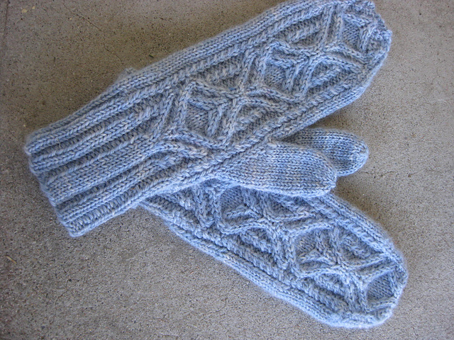 Ravelry: Viviane Mittens pattern by Anne Podlesak