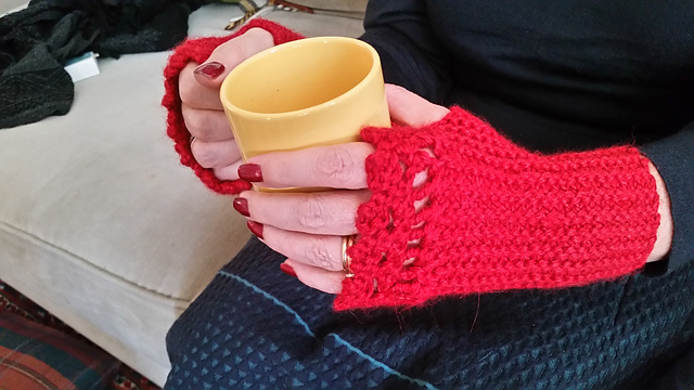 Ravelry: Bird's Eye Mitts pattern by Rebecca Shepler