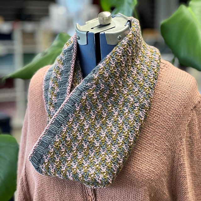 Ravelry: Hardinge Road Cowl pattern by Maree Buscke