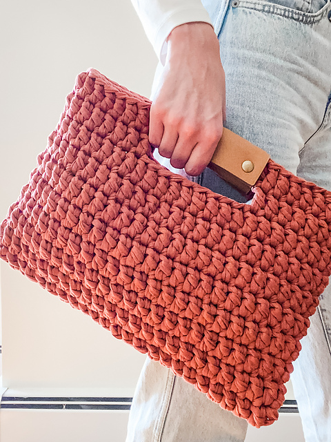 Ravelry: Chelsea Clutch pattern by Busted Hook Patterns