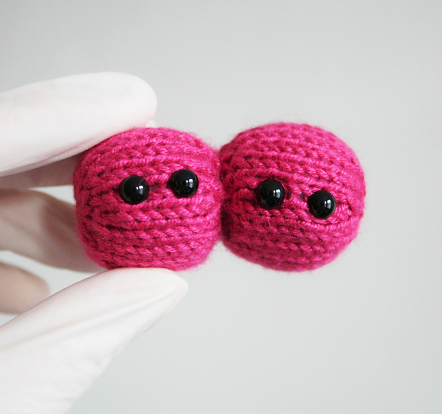 Ravelry: Mitosis Brooch pattern by Butterflylove1