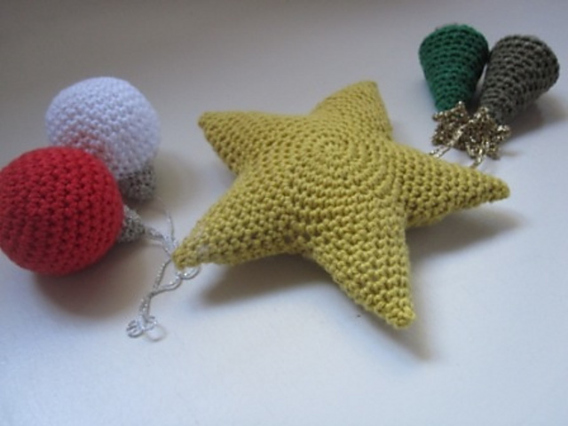 Ravelry: Hæklet julepynt pattern by Charlotte Gundersen