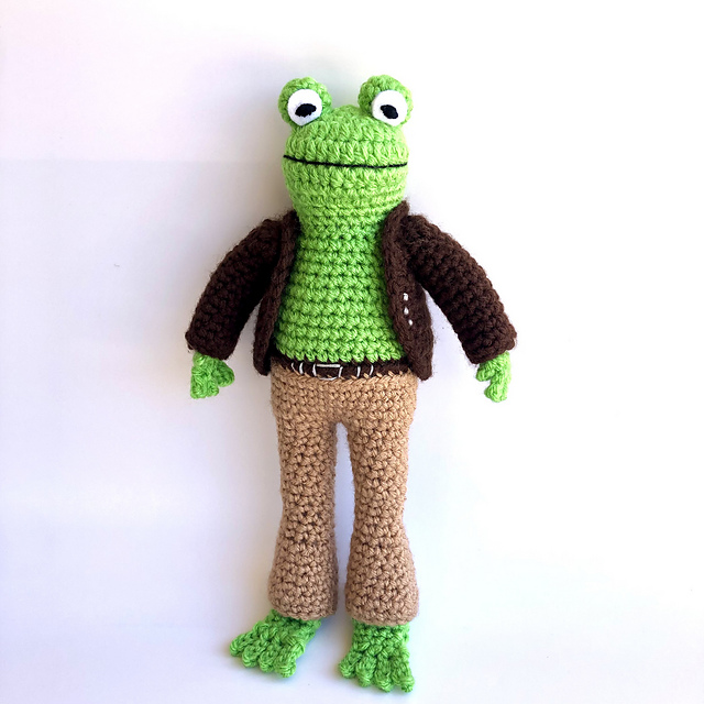 Ravelry: Frog (Frog and Toad) stuffed toy pattern by Amber Romano