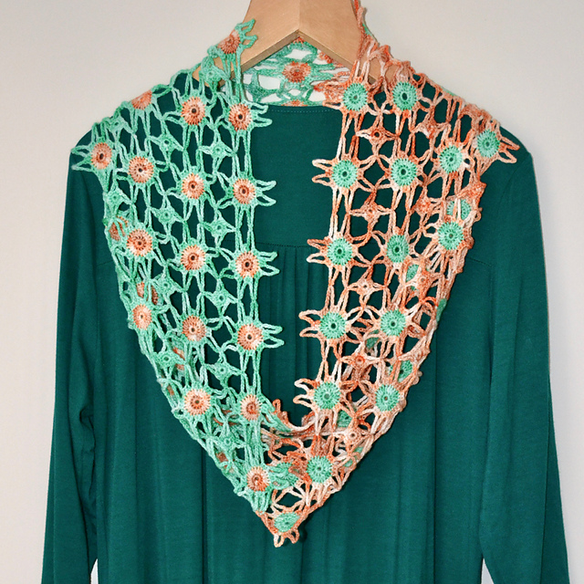 Ravelry: Octagram Cowl pattern by Fiona Oliver