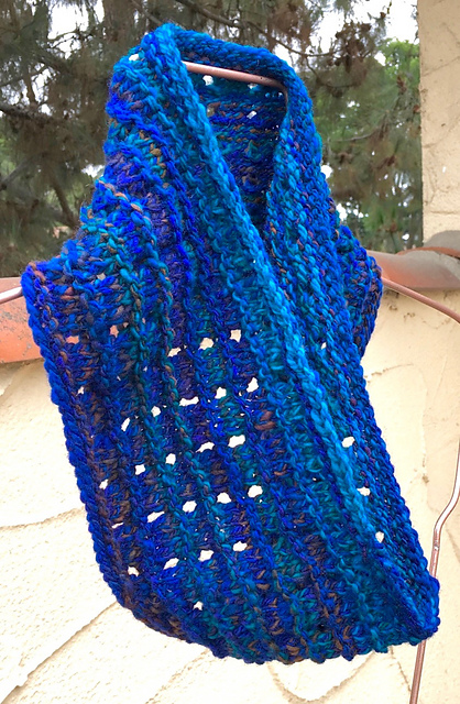 Ravelry: Easy Eyelet Cowl pattern by YIYO Designs