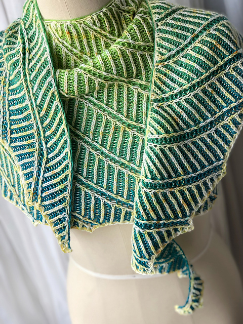 Ravelry: Circinae pattern by Carissa Browning