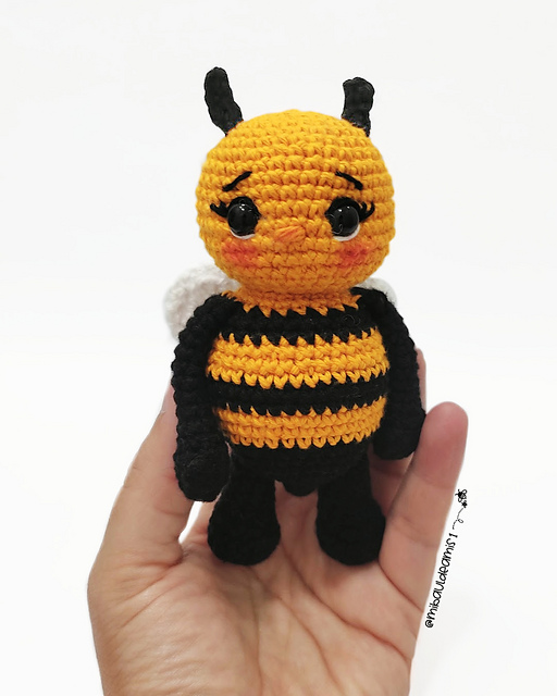 Ravelry: Isabella the Bee pattern by Mi Baul de Amis