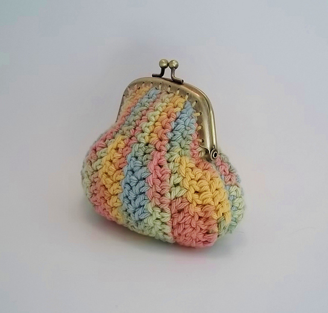 Ravelry: Change~able Purse pattern by Carlinda Lewis