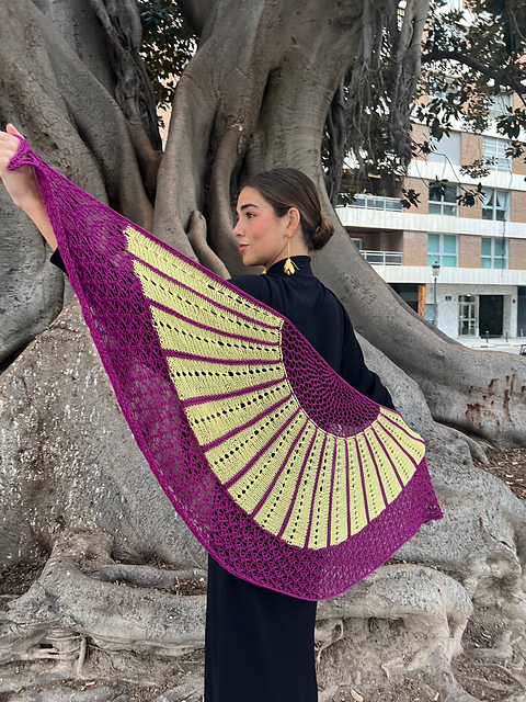 Ravelry: Chal Abanico pattern by Carolina Costa Diaz
