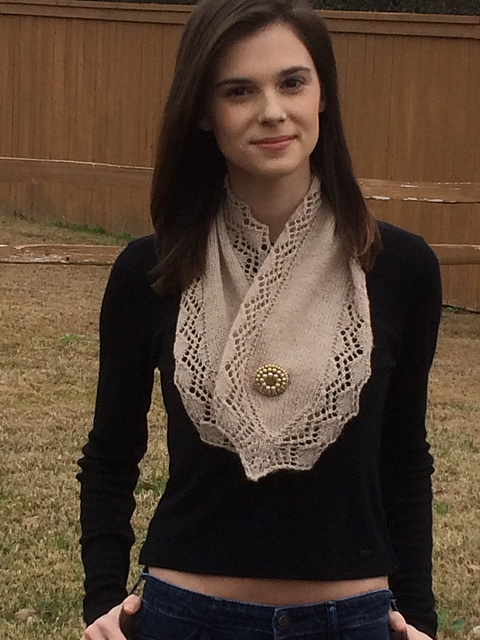 Ravelry: Vintage Diamond Edge Short Scarf pattern by Carol Cheevers