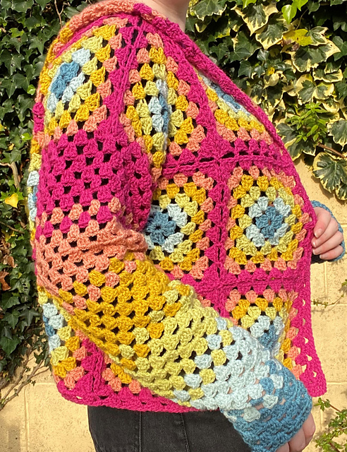 Ravelry: Nevina pattern by Caroline Murphy
