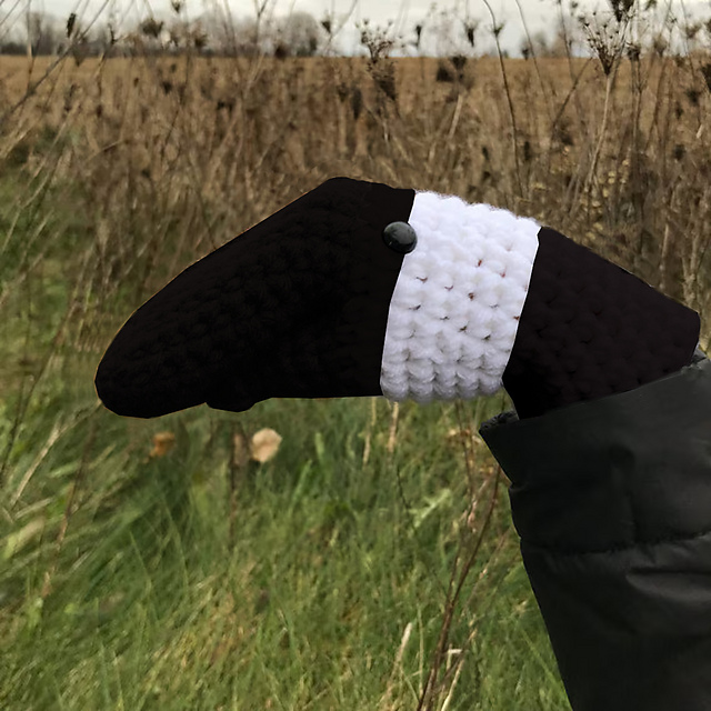 Ravelry: Canada Goose Mittens pattern by Carrie Streb Designs