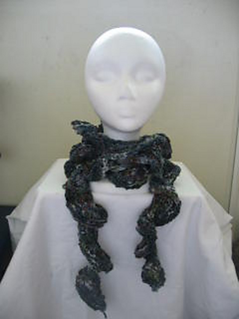 Ravelry: Curly Whirly Scarf pattern by pixeldiva