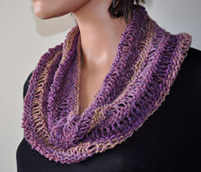 Ravelry: Drop Stitch Cowl (DK) pattern by Susan Druding