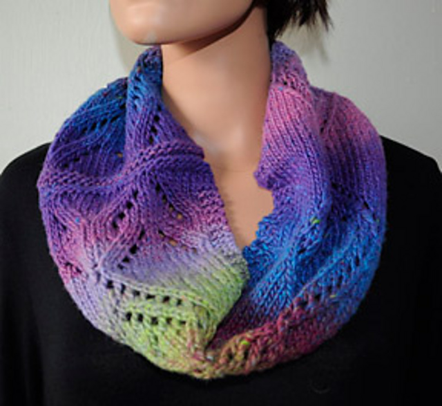 Ravelry: Diamond Lace Cowl pattern by Laura Andersson