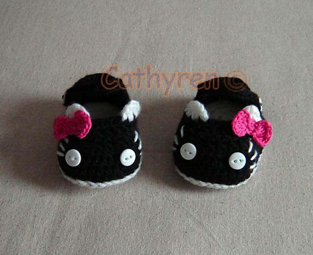 Ravelry: Lovely Hello Kitty Baby Mary Janes, Slippers pattern by Cathy Ren