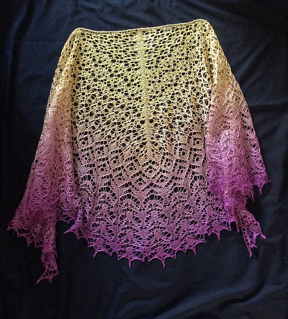 Ravelry: Lost in a Good Book pattern by a catnach