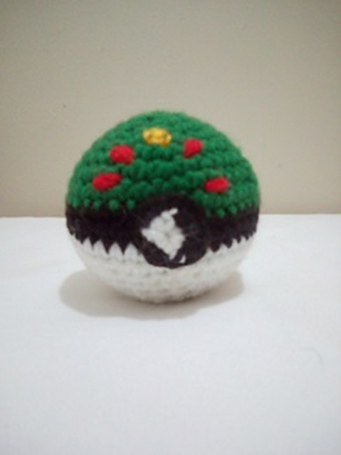 Ravelry: Friend Ball (Pokemon) pattern by Christjan Bee