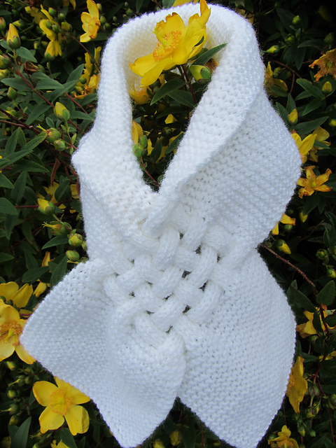 Ravelry: Celtic Knot Scarf pattern by Ceecees Stringer