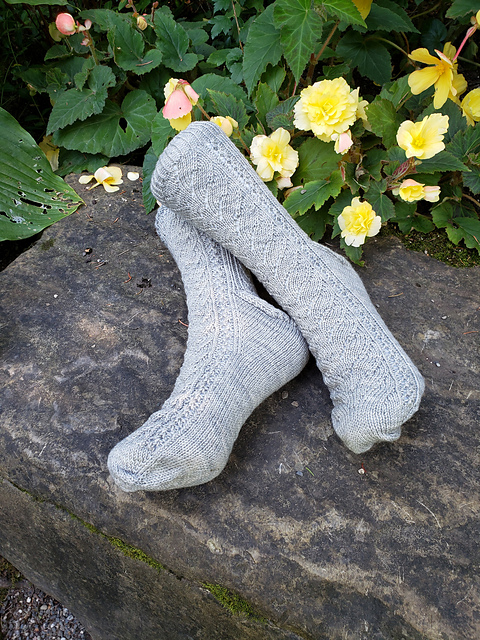 Ravelry: Pétiole pattern by Céline Chénard (Les Basquettes)