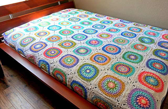 Ravelry: Large Circle in Square pattern by Vicky Brehm