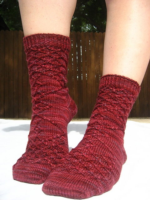Ravelry: Knitty Twist Socks pattern by ceylan gul