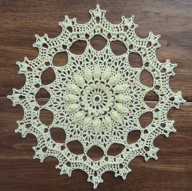 Ravelry: No. 04 pattern by Grace Fearon