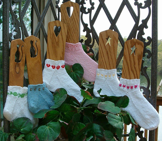 Ravelry: Five Fabulous Footies pattern by Rosemary Chapman