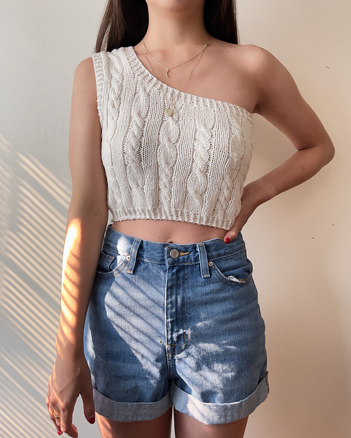 Ravelry: Arcuate Top pattern by Charissa