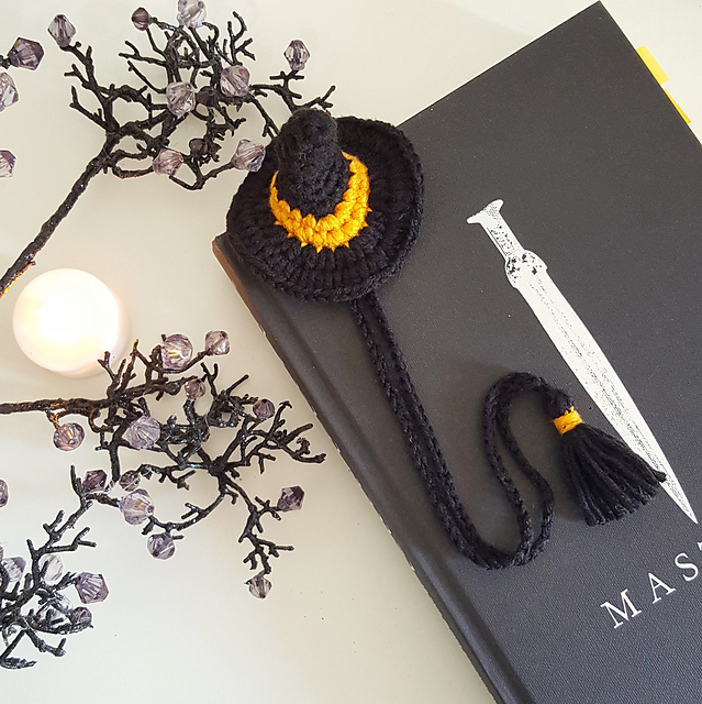 Ravelry: Witch Hat Bookmark pattern by Cha veronica