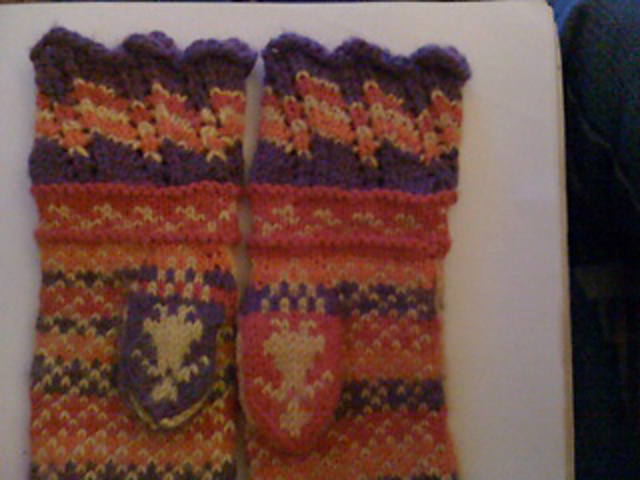 Ravelry: Mitten Day Mittens pattern by Sue Flanders and Janine Kosel