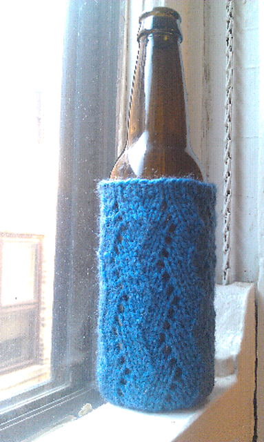 Ravelry: Zig-Zag Beer Cozy pattern by ChemKnits
