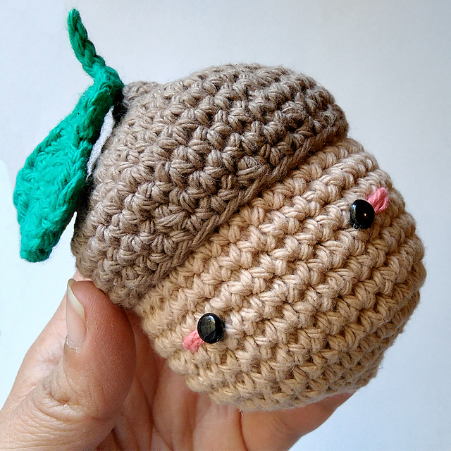 Ravelry: Bellota Bebé (Baby Acorn) - Amigurumi pattern by Ana Clara Castro