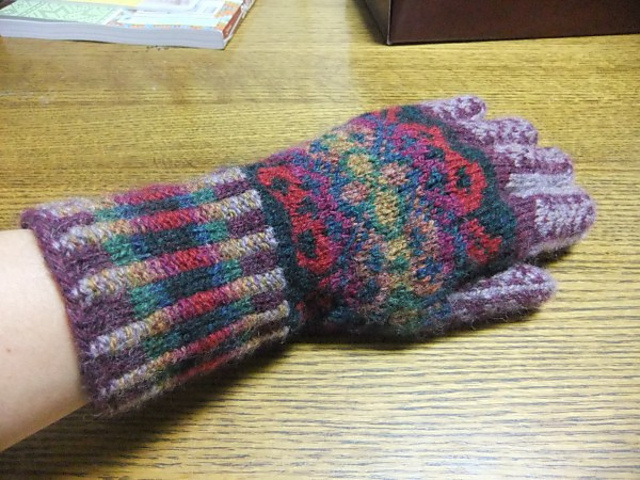 Ravelry: Maud Gloves or Handwarmers pattern by Alice Starmore