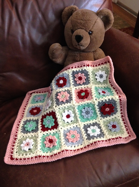 Ravelry: chitweed's Daisy Pop Mini Motif