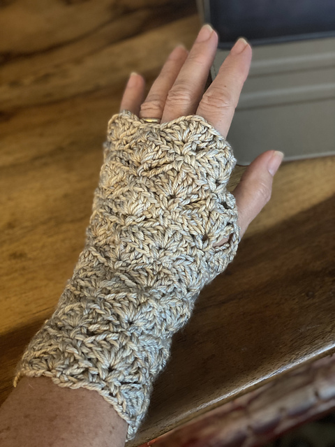 Ravelry: chitweed's Chunky Fingerless Gloves