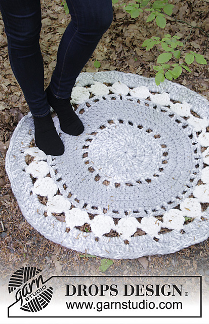 Ravelry: 183-32 Ice Circles pattern by DROPS design