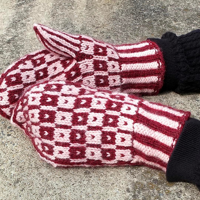 Ravelry: ckknit's Multi-Pane Mittens