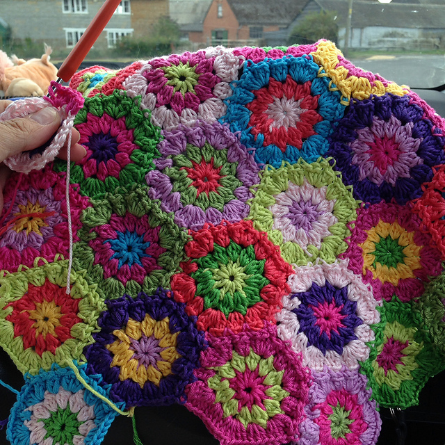 Ravelry: Hexagon daisy bath mat pattern by Susan Pinner