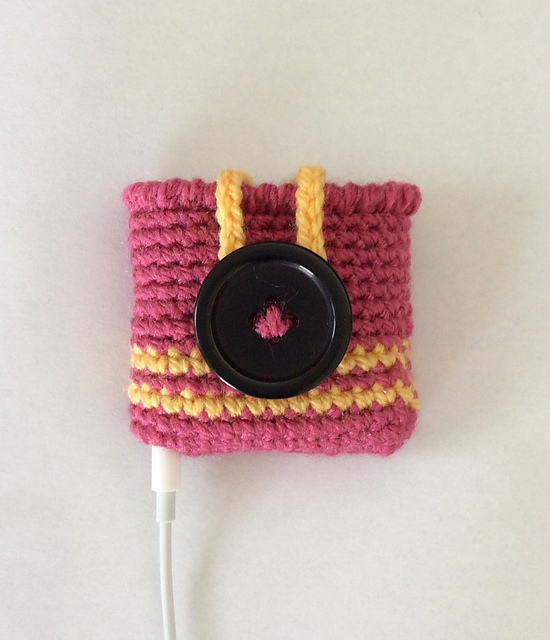 Ravelry: Lil Striped iPod Case pattern by Claire Hayes