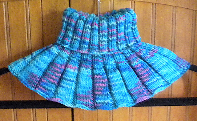 Ravelry: Funnel Cowl pattern by Claire Russell