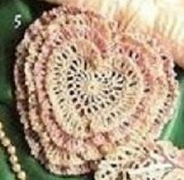 Ravelry: Ruffled Heart pattern by Anne Halliday