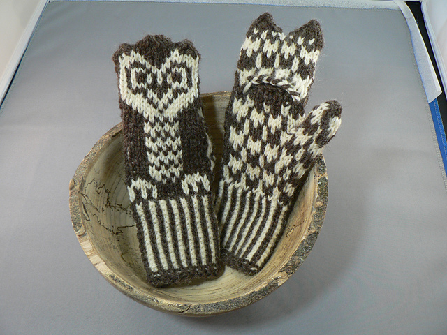 Ravelry: Convertible Owl Mittens pattern by Rebecca Reveal