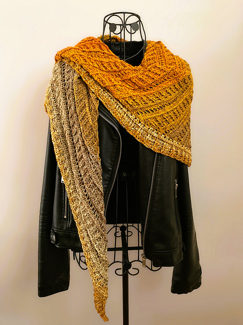 Ravelry: Flat Triangular Scarf "Ione" pattern by Claudia Tesar