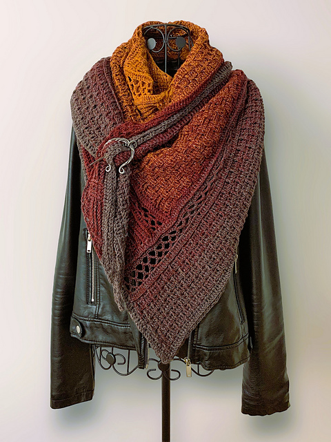 Ravelry: Triangular Scarf "Akaste" pattern by Claudia Tesar