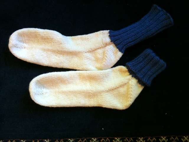 Ravelry: 44 Stitch Toe Up socks pattern by Arbutus Books