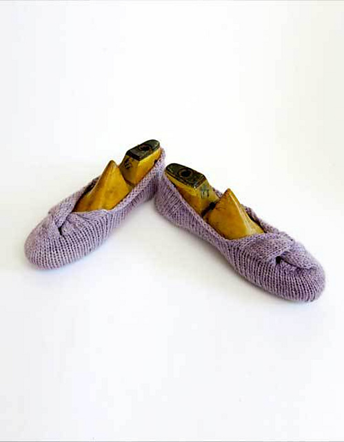 Ravelry: Knotted Slippers pattern by Julie Weisenberger