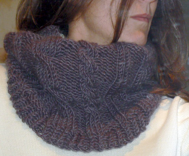 Ravelry: Cowl de Loop pattern by CocoW